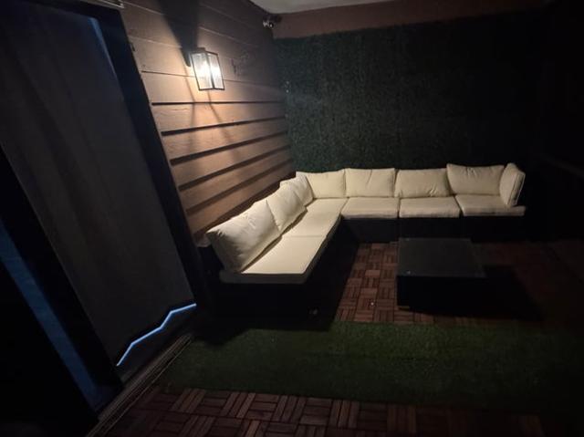 Private room with private bathroom available in Ta