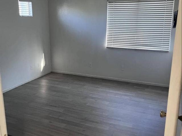 Private room with share bathroom