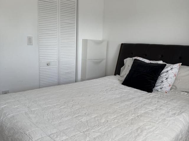 PRIVATE ROOM WITH SHARED BATHROOM