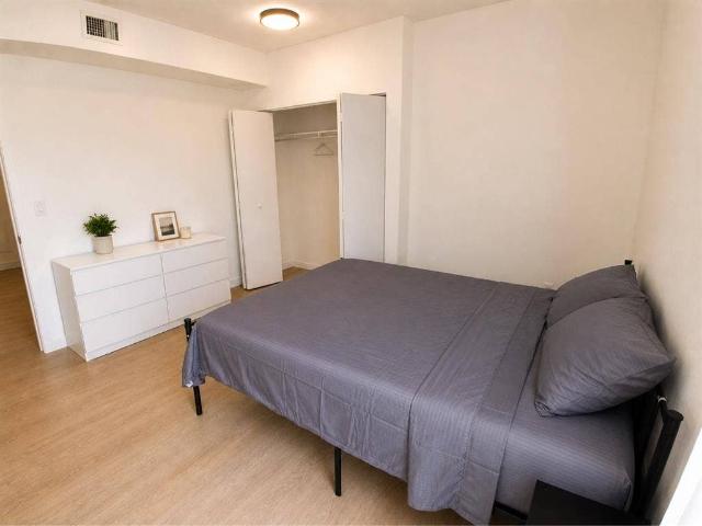 Private room with Shared bathroom
