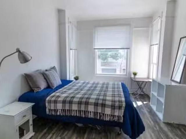 Private Room with Shared Bathroom Small