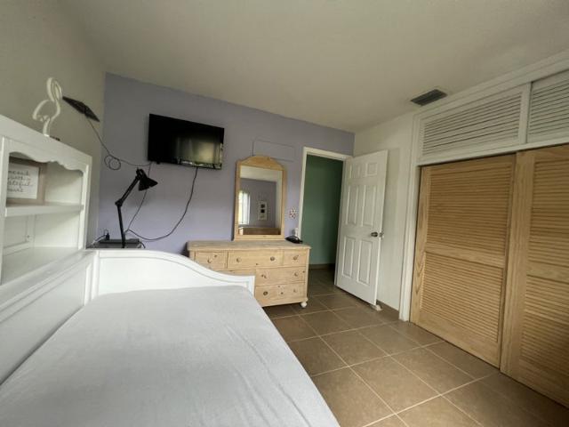 Private room with shared bathroom, peaceful home