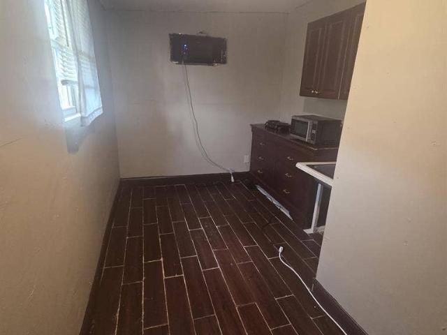 Private Room w/Private Entrance