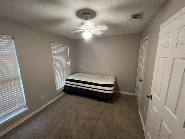 Private room W/shared bathroomm