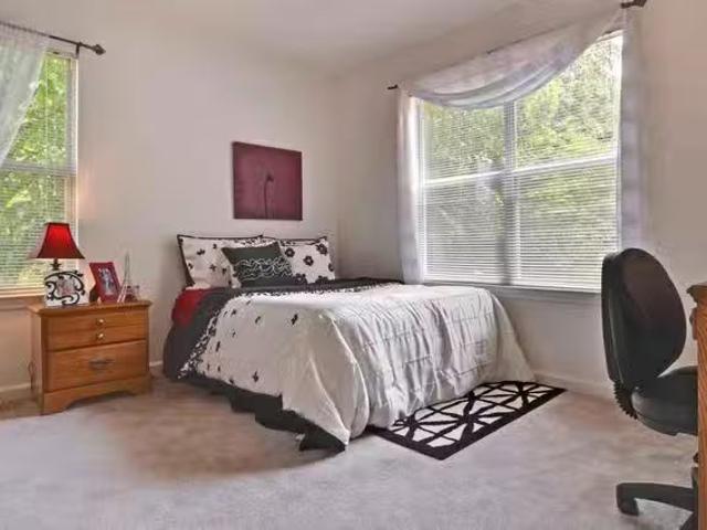 Private Room Townhome Premium 4 Bed 4 Bath