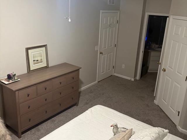 Private room to rent