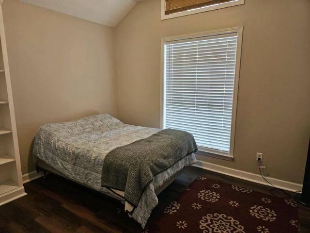 Private room/bath in Bartlett