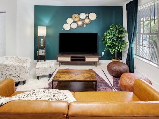 Private Rooms/ Furnished / $250 / August 18th