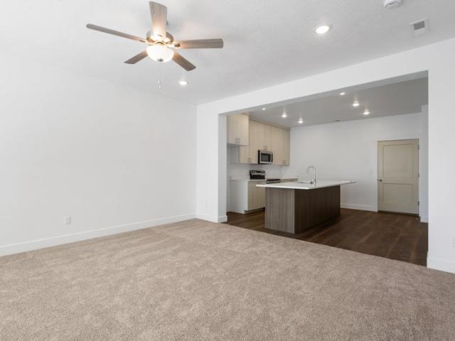 Private Rooms for Rent in Modern 3 Bed.5 Bath Tow