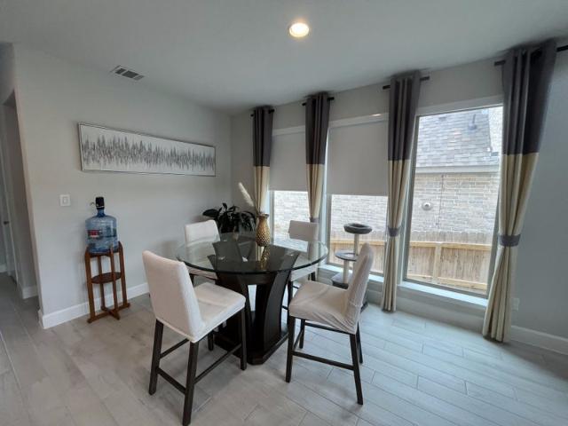 Private rooms for rent in spacious, sunny home
