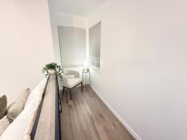 Private Rooms in a Modern Home in Richardson, Close to UTD, HWYs & Transit in a Quiet & Safe Neighborhood. Quick Commute to Downtown, Addison, & Plano. Fully Furnished Private Rooms with Smart Locks. Weekly Professional Cleaning