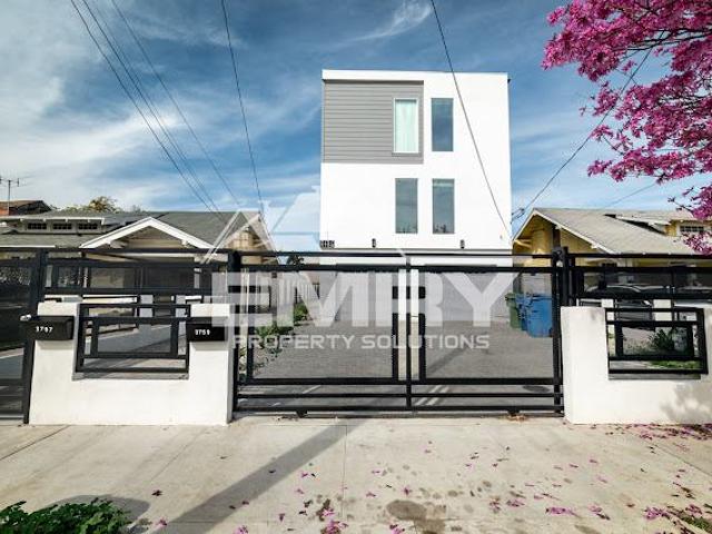 Private rooms/ pvt baths in Brand new colvng