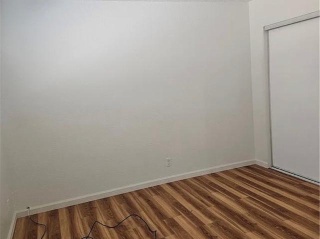 Private Rooms W/Kitchen Access