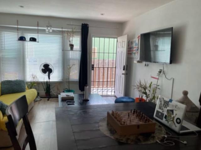 Private room/shared bathroom