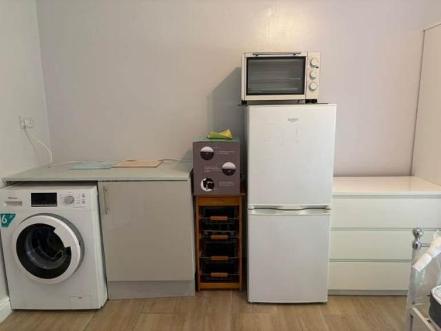 Private Studio with Ensuite Available NW10 1JX