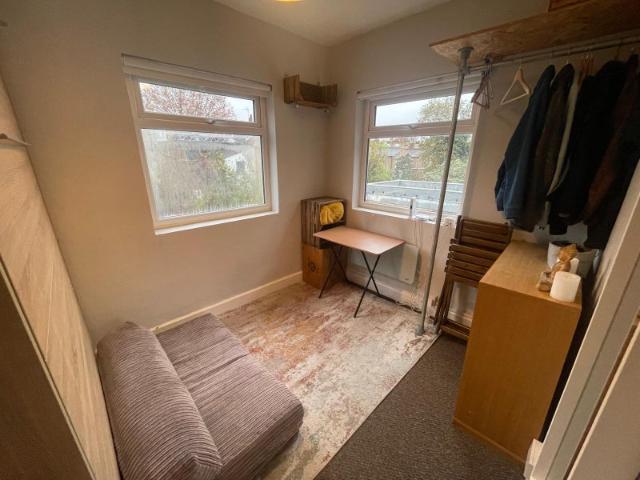 Private Studio E5 £1000 BILLS INC 3 months let