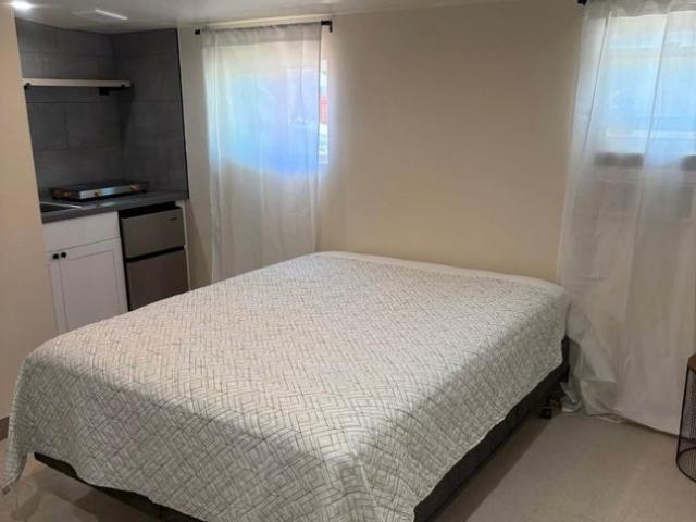 Private Studio like Unit in OakdaleMinutes from 1