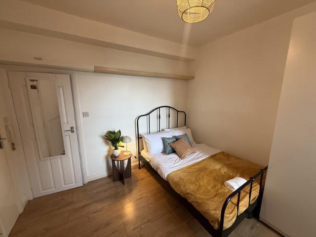 Private Studio, Own Kitchen & Bathroom – Bills Inc
