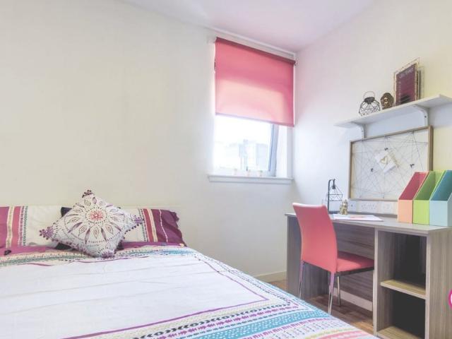 Private studio/kitchen/bathroom All bills included