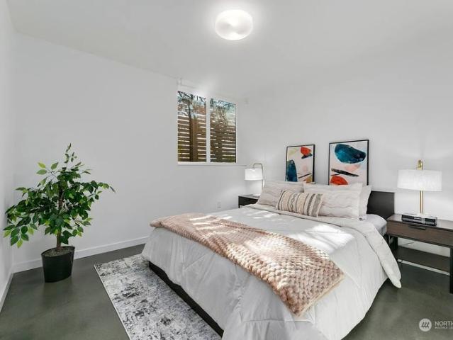 Private Suite in Queen Anne Townhouse with Rooftop