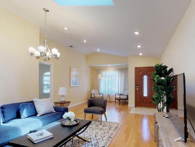 Private Sunny Room in Community Co_Living Home in