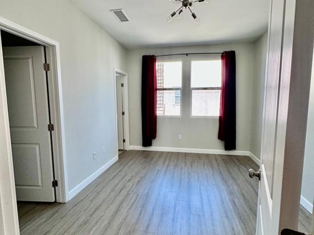 Private Semi Master Room with Private Bathroom