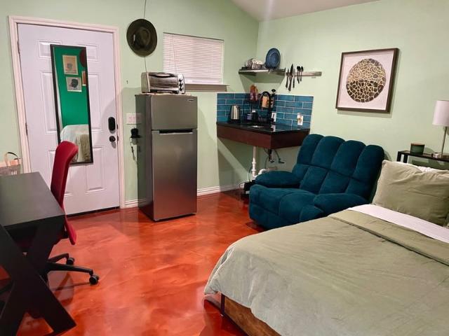 Private Tiny House 8 minutes from Downtown Dallas