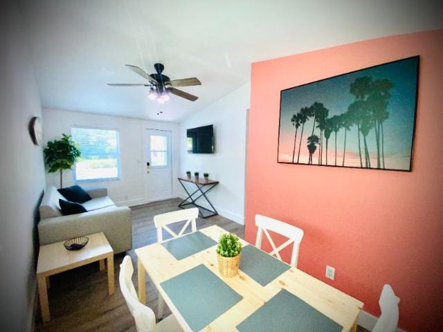 Private Tiny House near Beach and Downtown