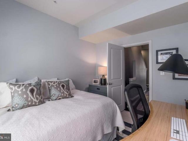 Private Top Floor Suite w/ Living Room
