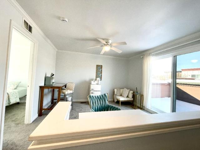Private Top_Floor Suite | Loft & Rooftop Terrace