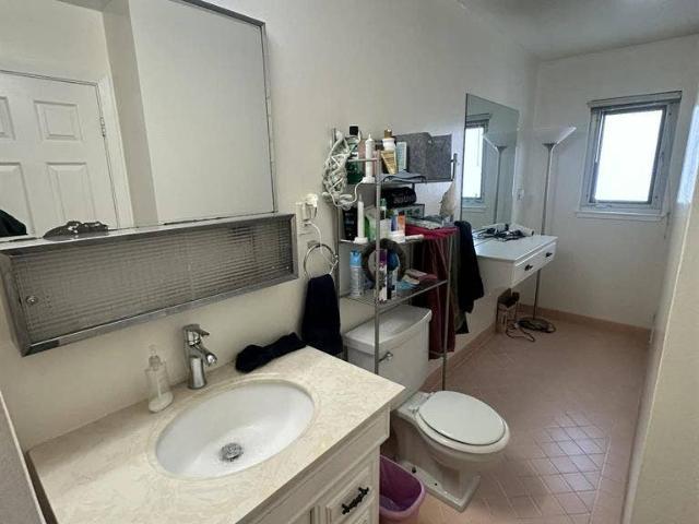 Private Unfurnished Room 2 Bd/1 BA