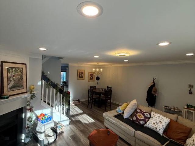Private Upstairs Bedroom w Private Bath_$800