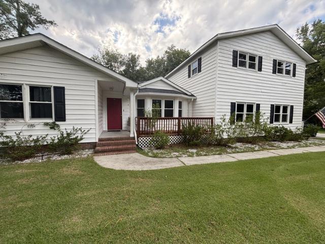 Private upstairs bedroom/bath for rent in house