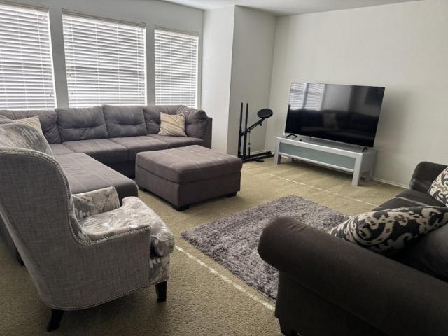Private Upstairs Rooms in Quiet Home