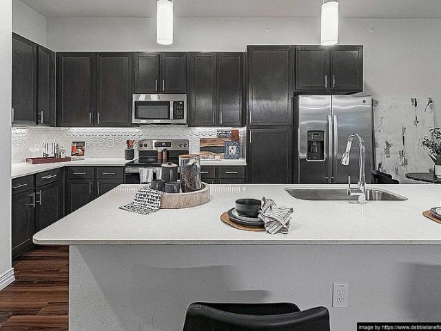 Private Yard Townhome Living Near Fort Worth + Arl