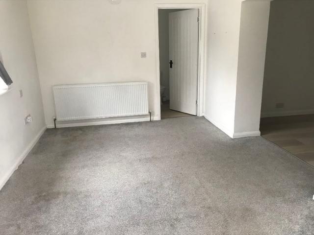 Private 1 bed flat 2 mins drive to Bristol airport