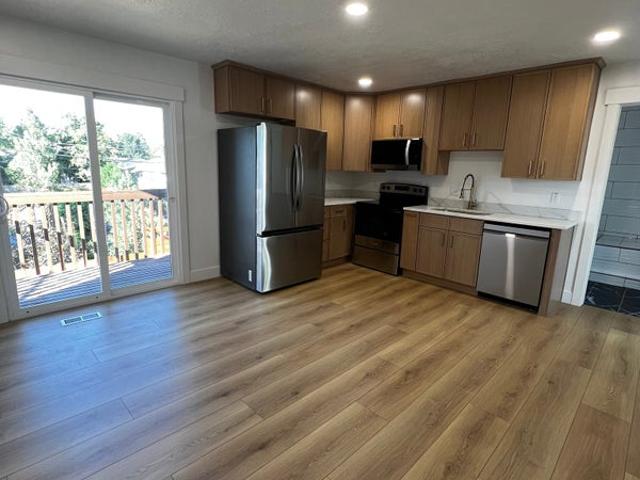 Private 1 bed 1 bath apartment above garage. Separ