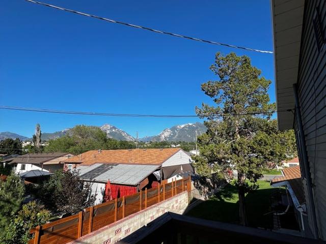 Private 1 bed 1 bath apartment above garage. Separ