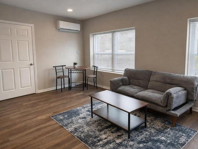 PRIVATE 1 BEDROOM APARTMENT!