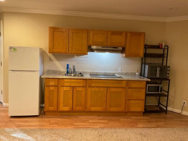 Private 1 BR/1 BA Apt laundry, parking & utilities