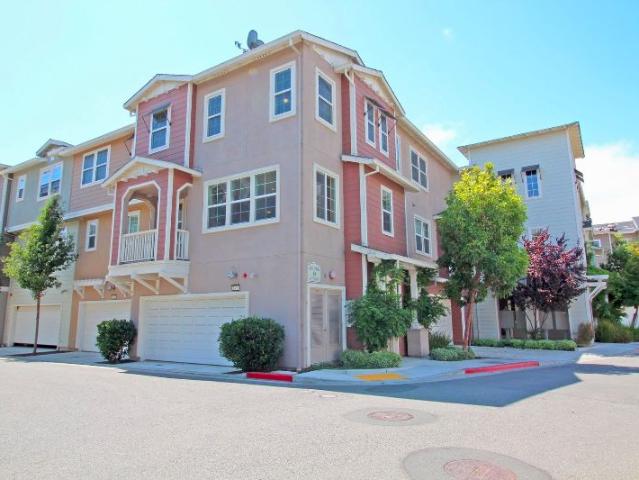 Private 1Bed 1Bath in a NEW townhouse
