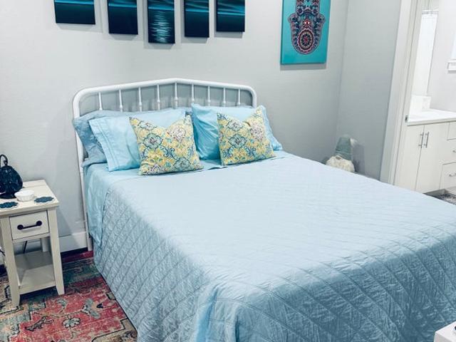 Private 1st Fl Suite + Bath + Parking Near UH