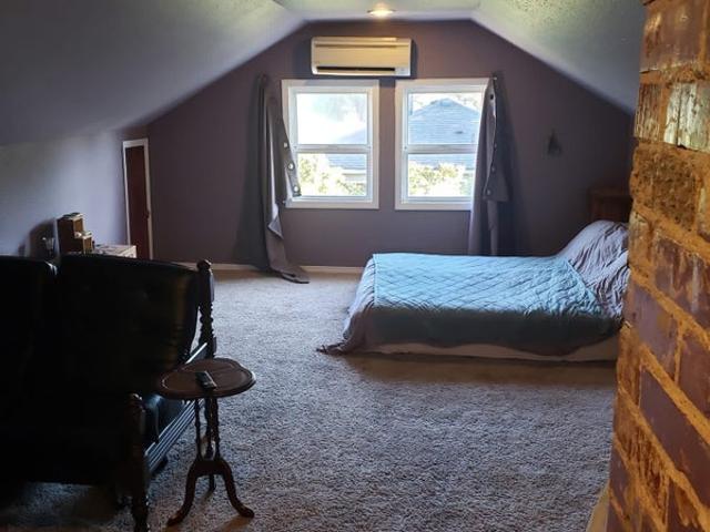 Private 351 Sq Ft Upper Floor – Utilities & Fiber