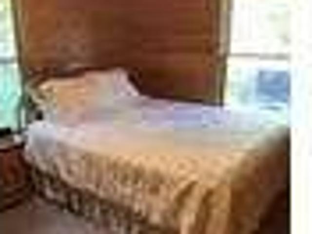 Private 3 bedroom charming cabin in Chester