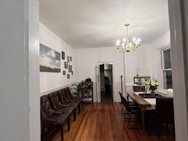 Private 3rd floor studio, Garage