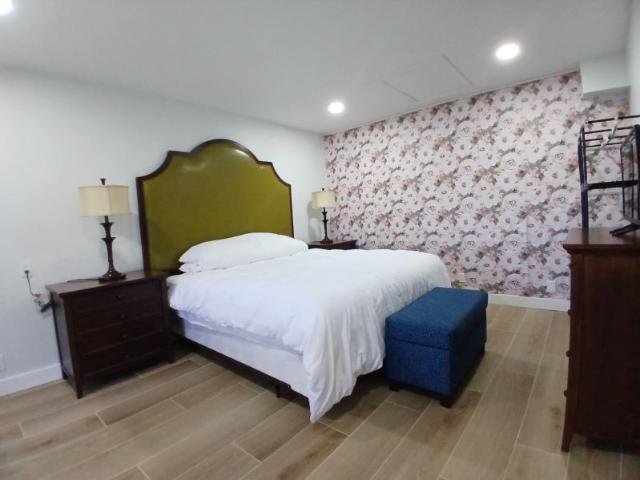 PrivateOversized Room for Rent in Plant City_Secu