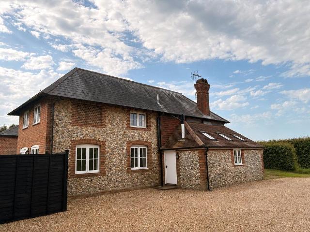 Privett, Alton, Hampshire, GU34 3 bed end of terrace house to rent £2,250 pcm £519 pw