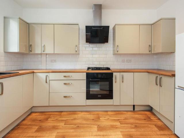 Privet Road, Bournemouth BH9 6 bed property to rent £3,750 pcm £865 pw