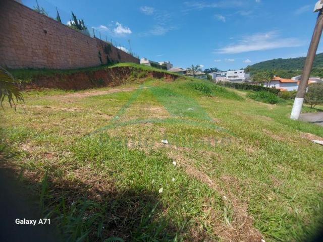 Privilegiado Terreno à Venda no Condomínio Residencial dos Lagos em Itupeva