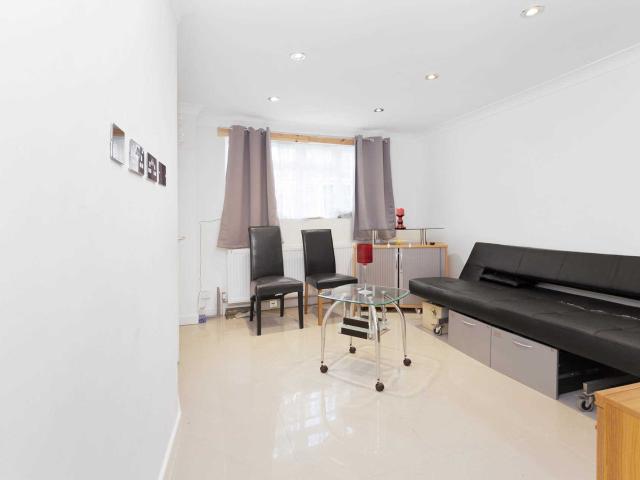 Price £430 pw Available Now Furnished / Unfurnished